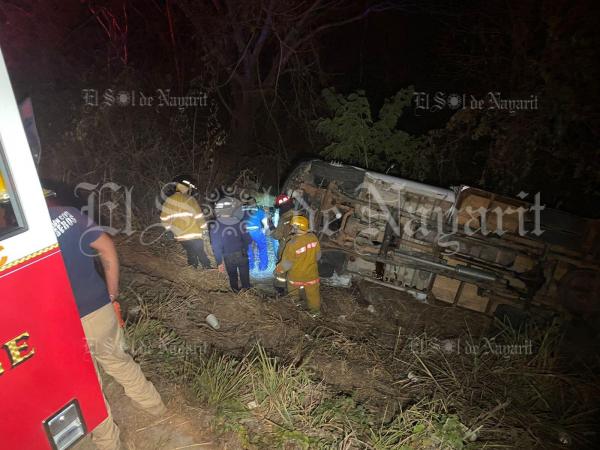 Muere Mujer Tras Volcadura De Camioneta En Carretera Federal 200 El