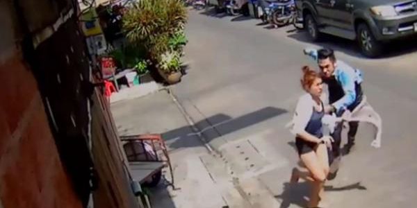Video Enfurecido Sujeto Apuñala A Su Ex Novia En Plena Vía Pública